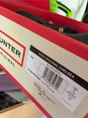 Hunter | Shoes | Nwt Hunter Kids Original Chelsea Boots In Black Us ...